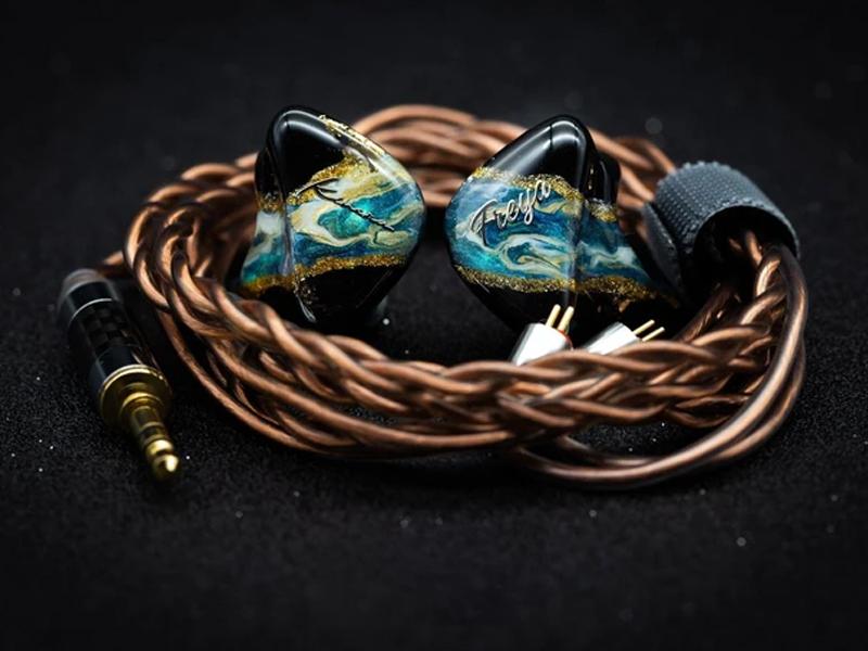 Kinera Freya Latest Multi Driver Hybrid IEM Come with Two Adapters — HiFiGo